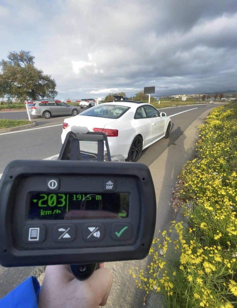 Forez : ivre au volant, il file à plus de 200 km/h sur une route ...